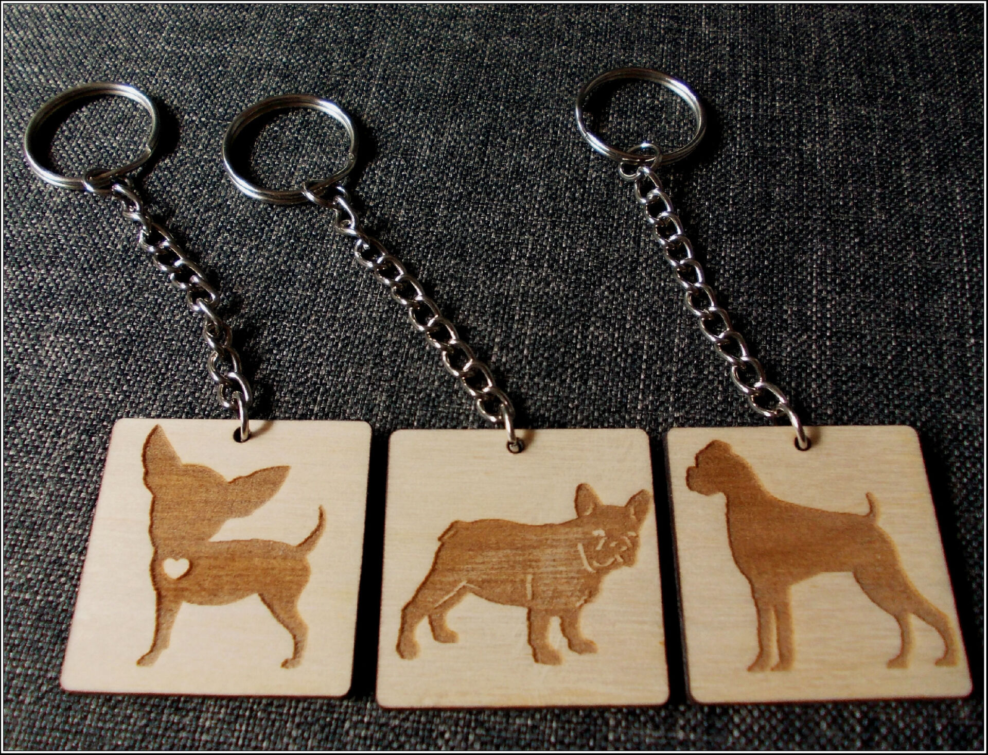 Přívěsek pes- pražský krysařík, buldoček, boxer – Obchodiště.cz